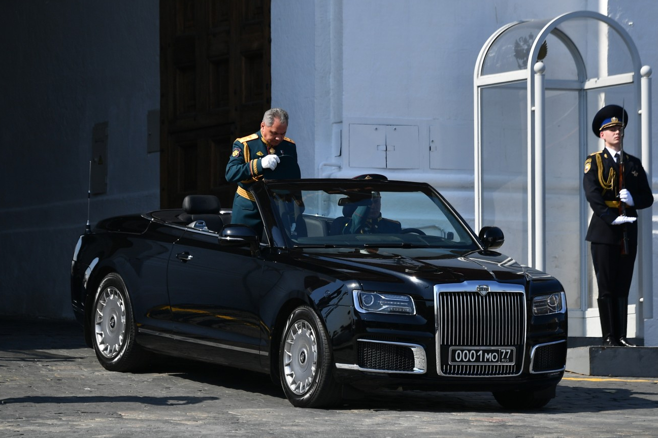 'Rolls-Royce mui trần' của người Nga nhận lượng đơn đặt hàng khủng khiếp dù chưa bao giờ được ...