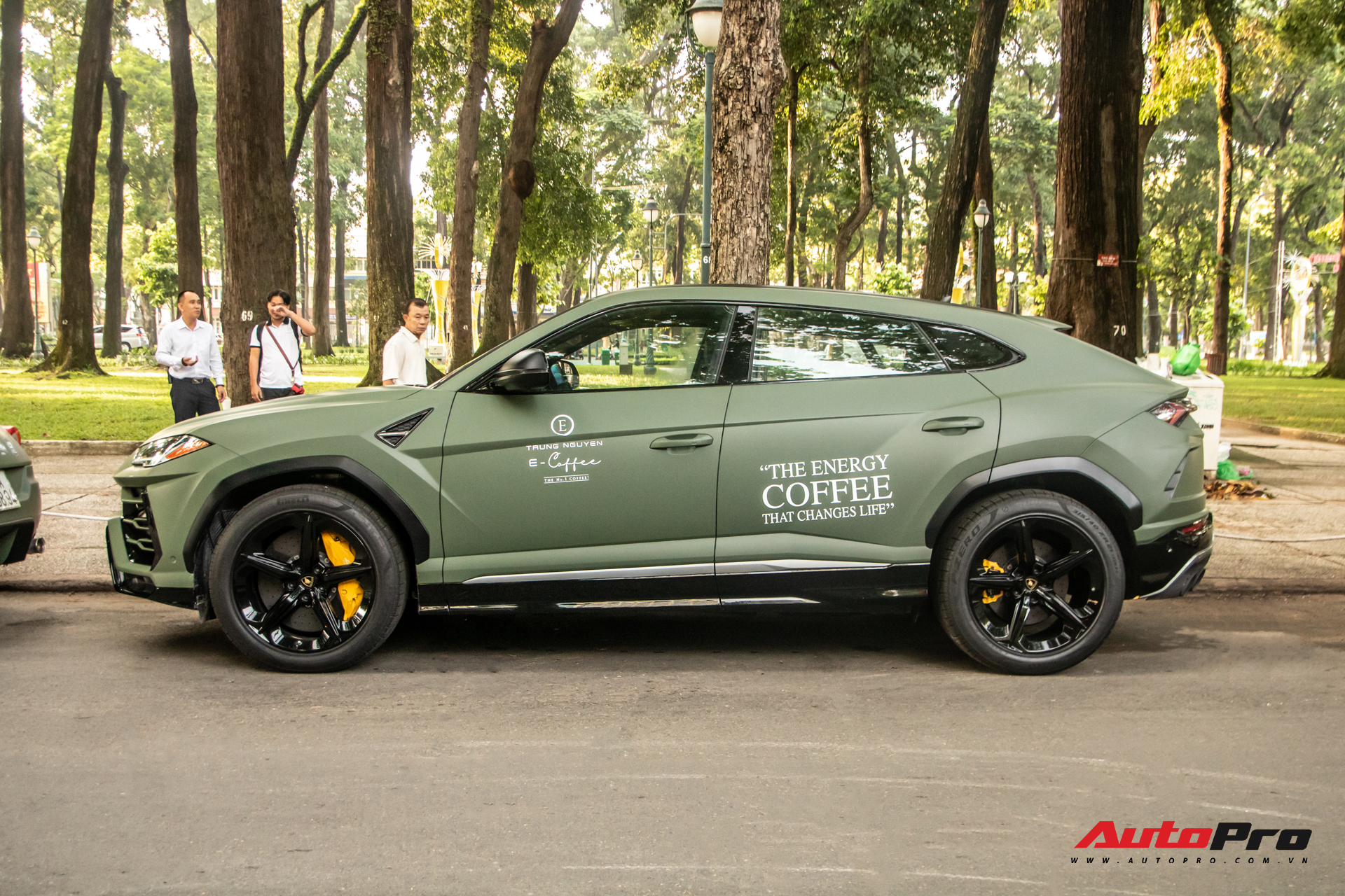 Lamborghini Urus của ông Đặng Lê Nguyên Vũ lần đầu lăn bánh trên đường ...